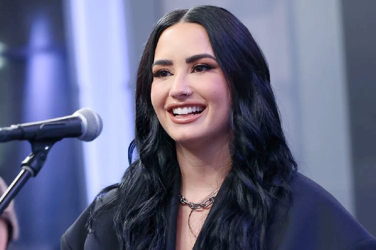 Demi Lovato Details Her 'Secret' Crush On A Female Celebrity